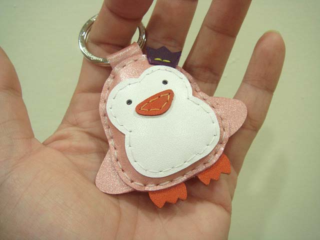 Perry The Penguin Leather Keychain ( Metallic Pink ) on Luulla