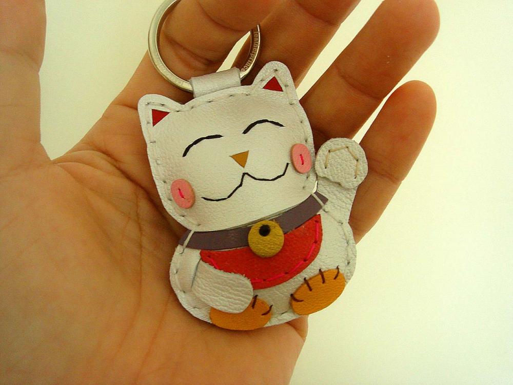 Maneki Neko Leather Keychain ( White ) on Luulla