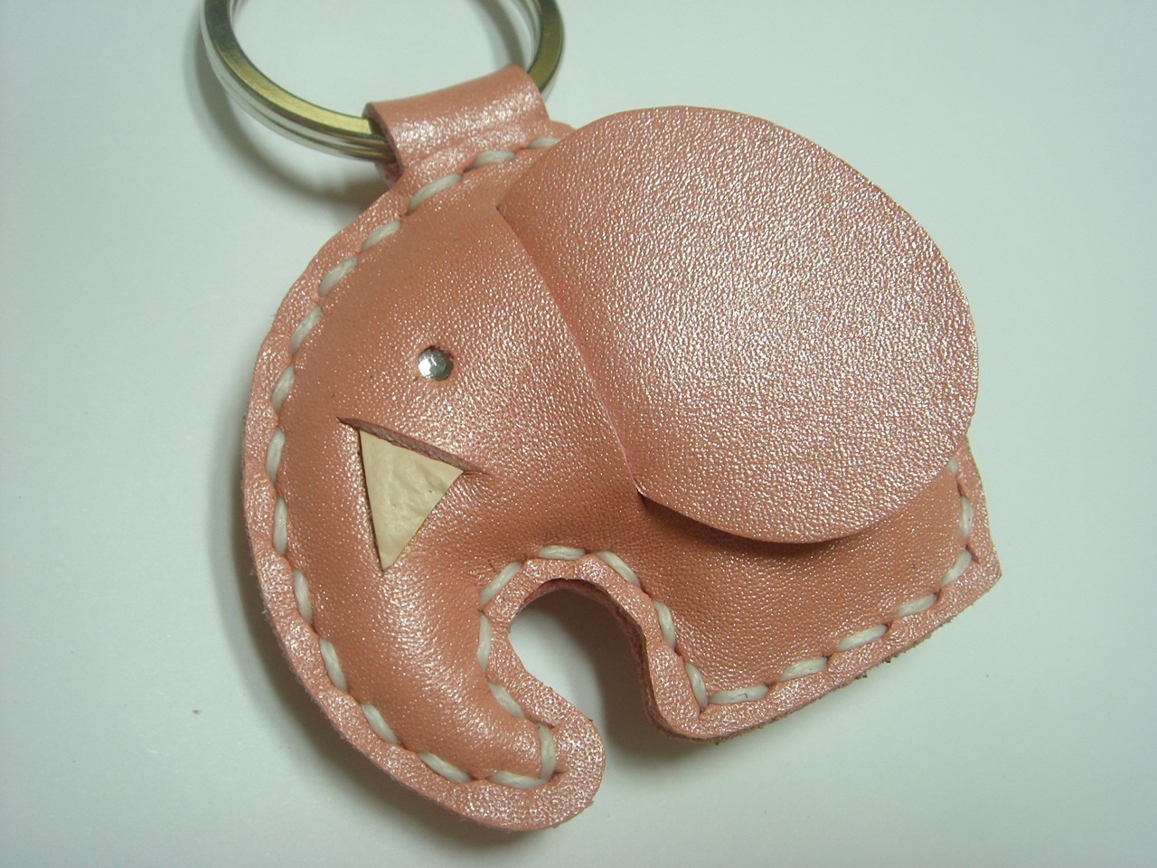 Laura The Elephant Leather Keychain ( Metallic Pink ) on Luulla